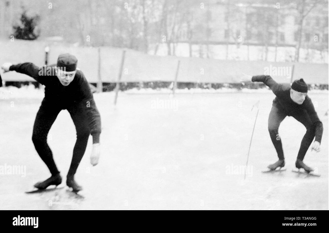 Ice skaters people skating Black and White Stock Photos & Images - Alamy