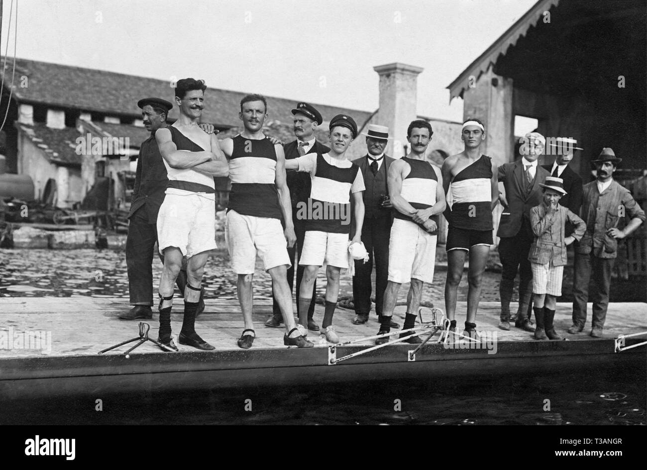 Black and white men rowing hi-res stock photography and images - Alamy