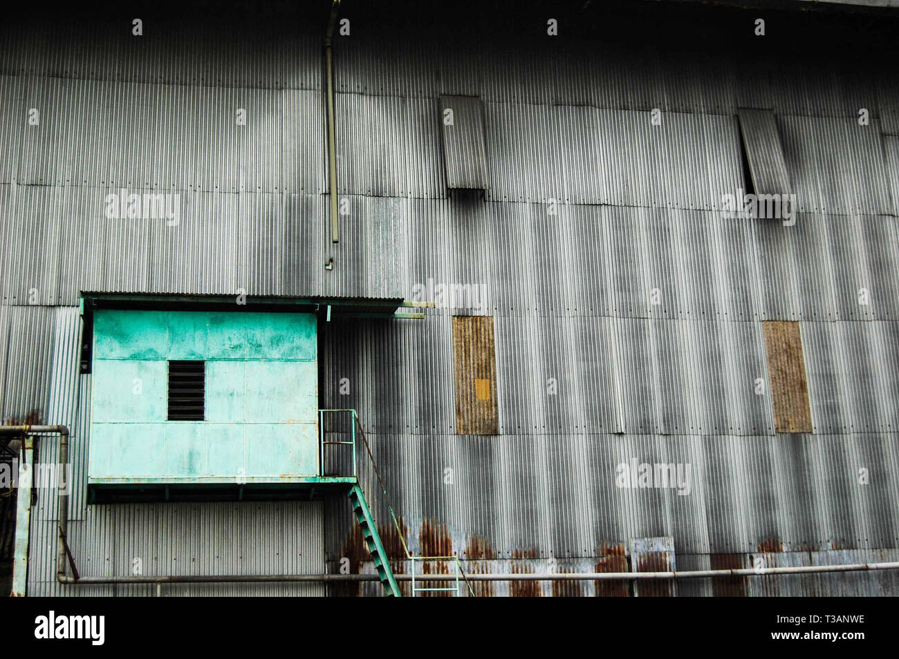 old factory window Stock Photo - Alamy