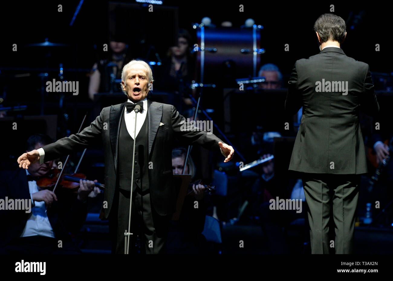 Spanish opera singer jose carreras hi-res stock photography and images ...