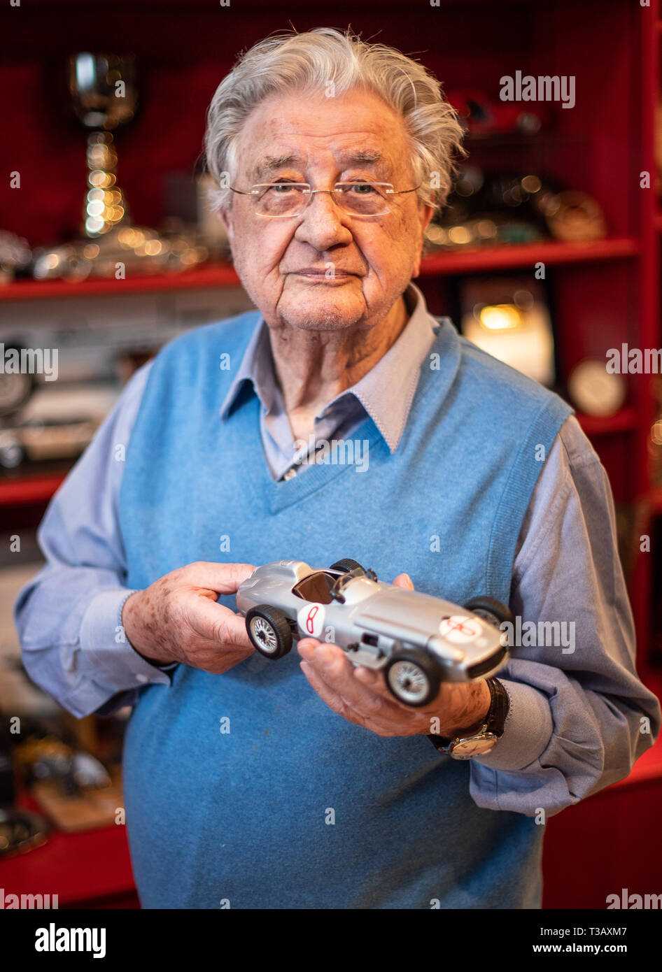 Racing triumphs hi-res stock photography and images - Alamy