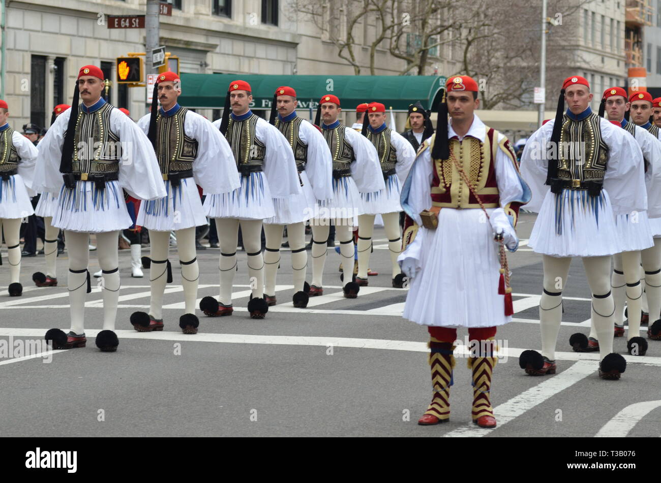 New York, New York, USA. 22nd Apr, 2018. Soldiers seen marching during ...