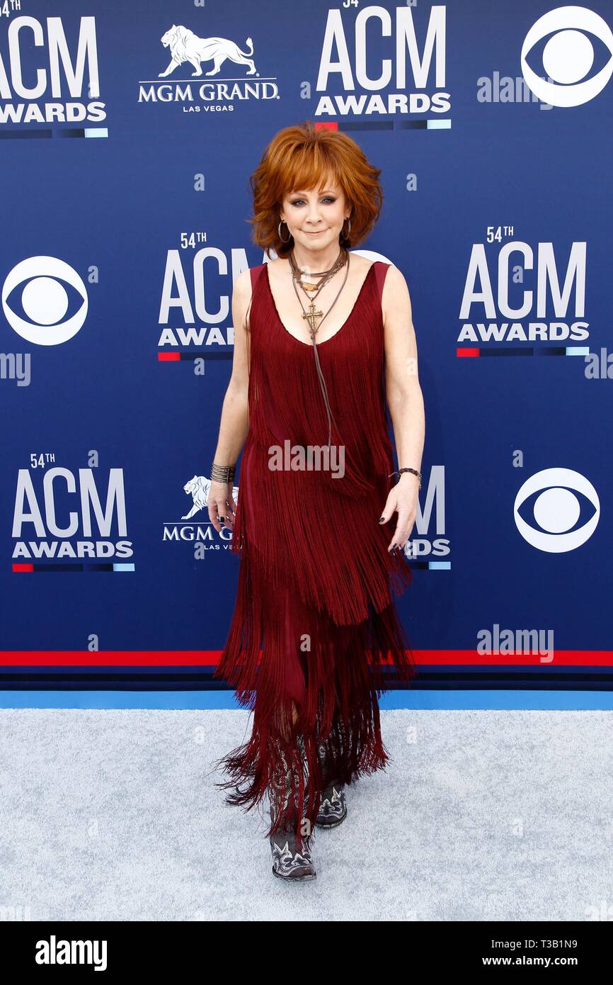 Reba Mcentire 46th Acm Awards