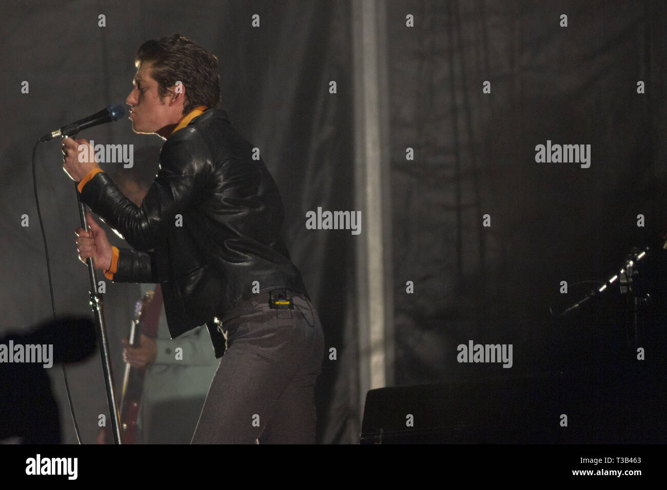 Singer alex turner hi-res stock photography and images - Alamy