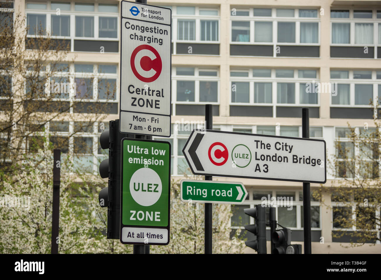 Congestion charge road signs in hi-res stock photography and images - Alamy