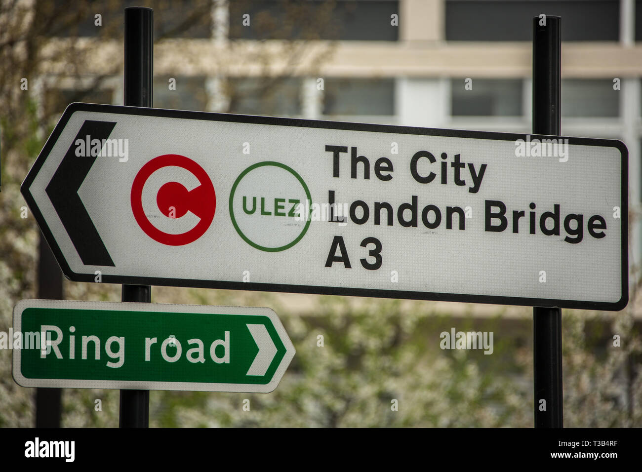 Congestion charge road signs in hi-res stock photography and images - Alamy