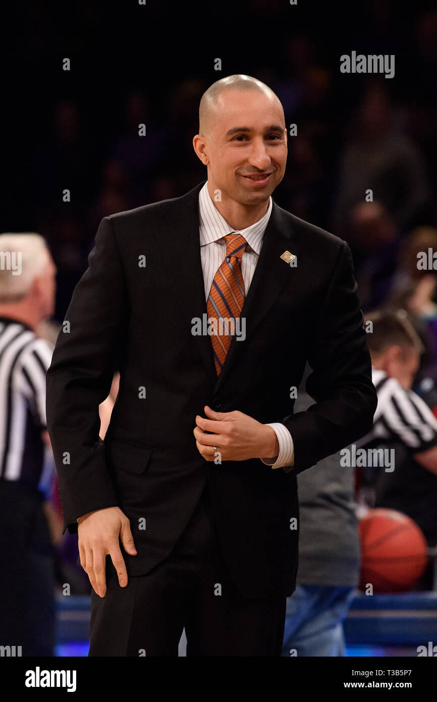 Texas longhorns head coach shaka smart hi-res stock photography and ...