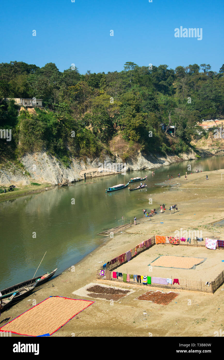 Bangladesh river boats hi-res stock photography and images - Alamy