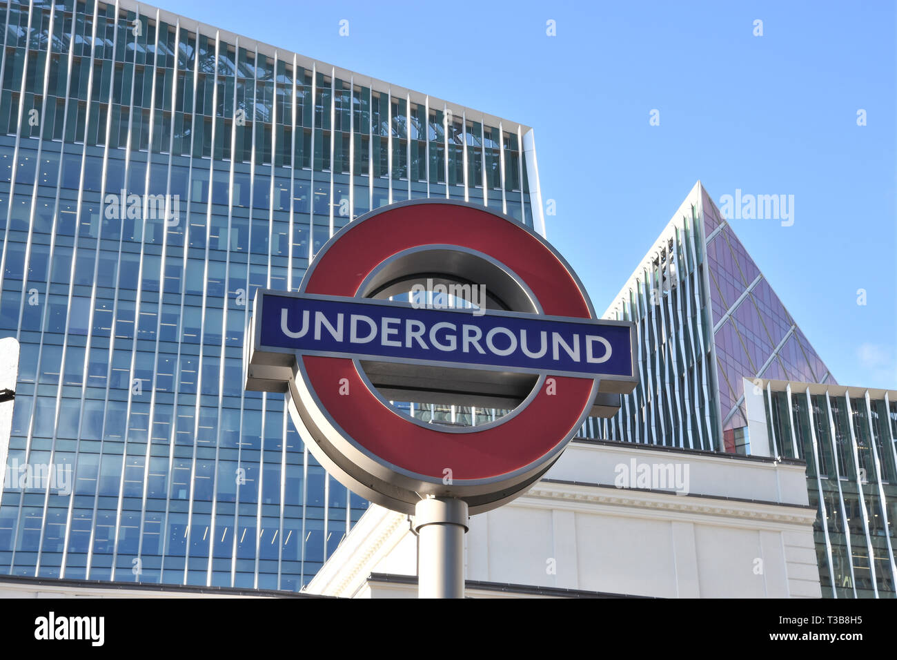 London underground station roundel hi-res stock photography and images ...
