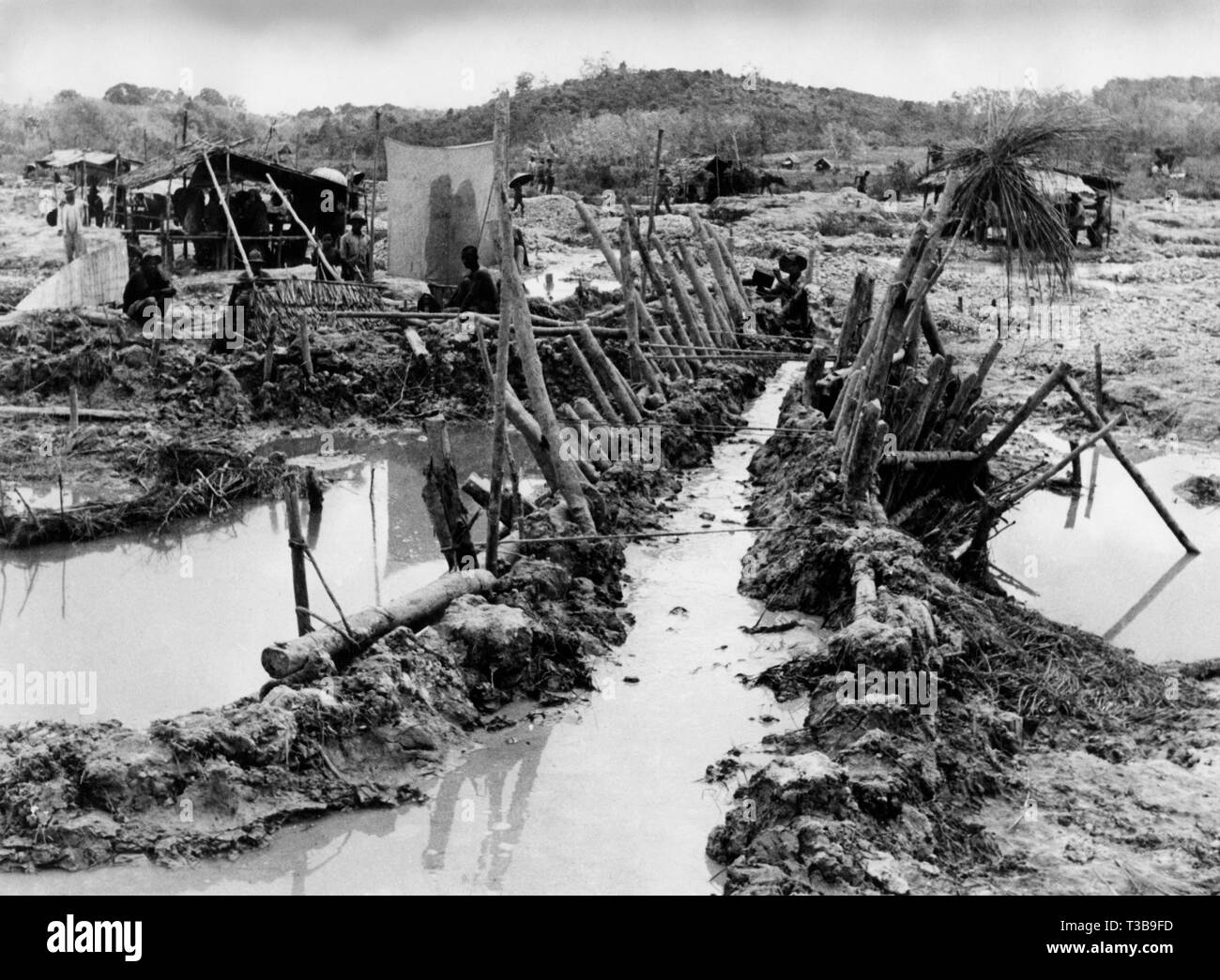 British Asia, diamond diggers, 1955 Stock Photo - Alamy