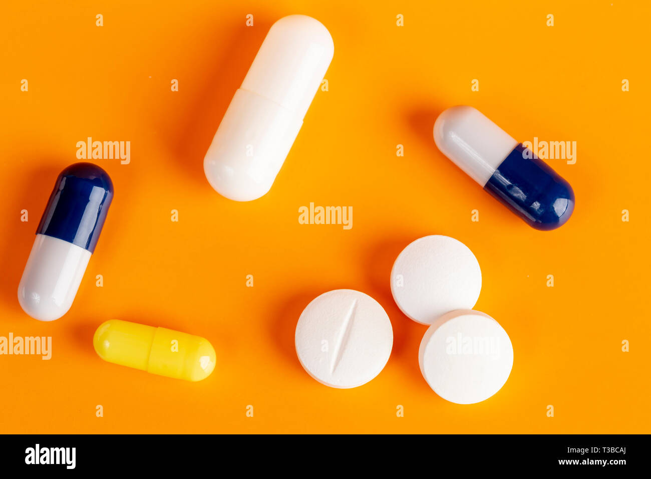 White round pills and color capsules Stock Photo - Alamy