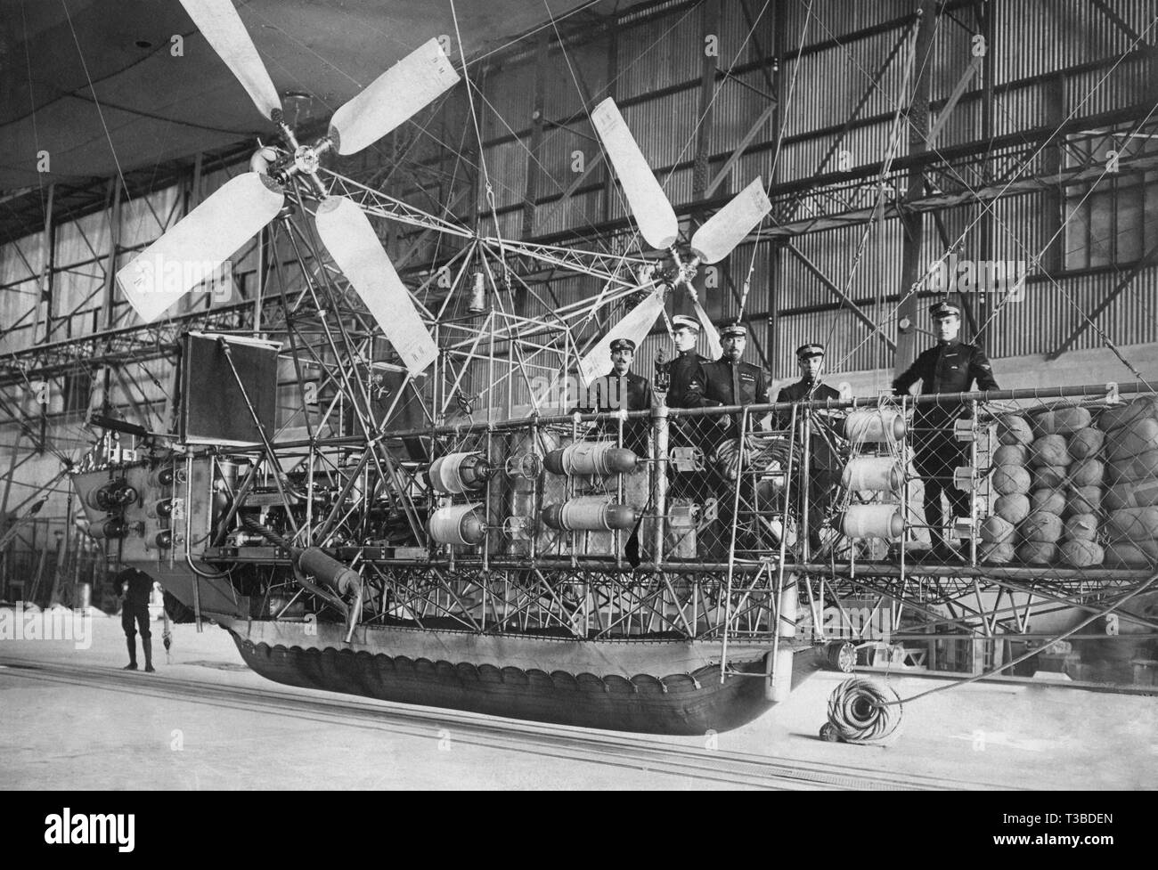 Dirigible hangar hi-res stock photography and images - Alamy