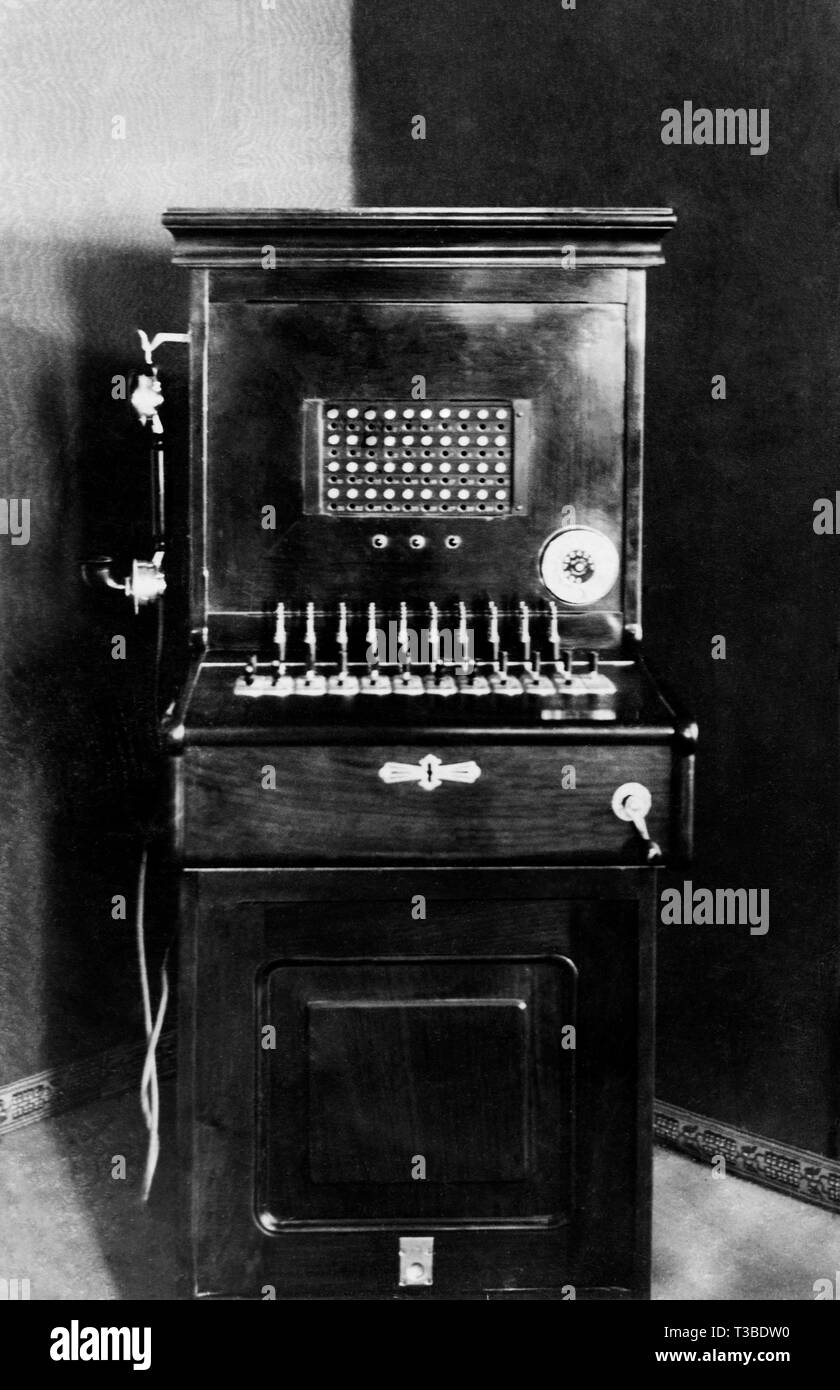 Telephone switchboard hi-res stock photography and images - Alamy