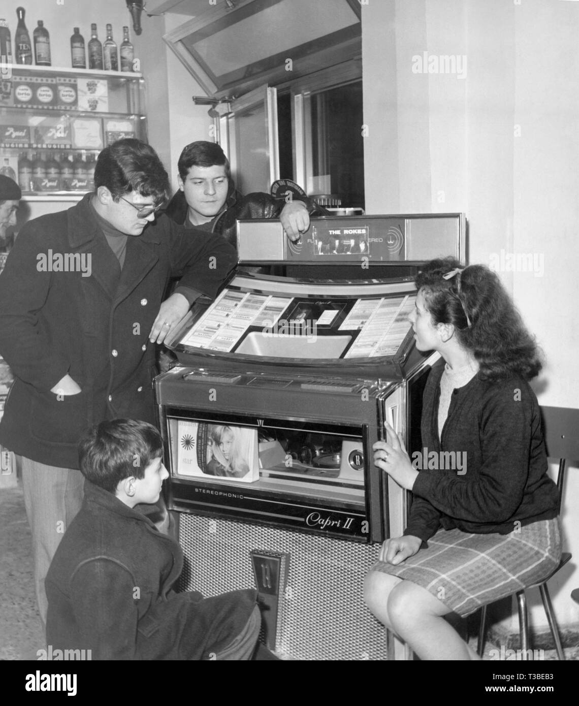 Jukebox Black and White Stock Photos & Images - Alamy
