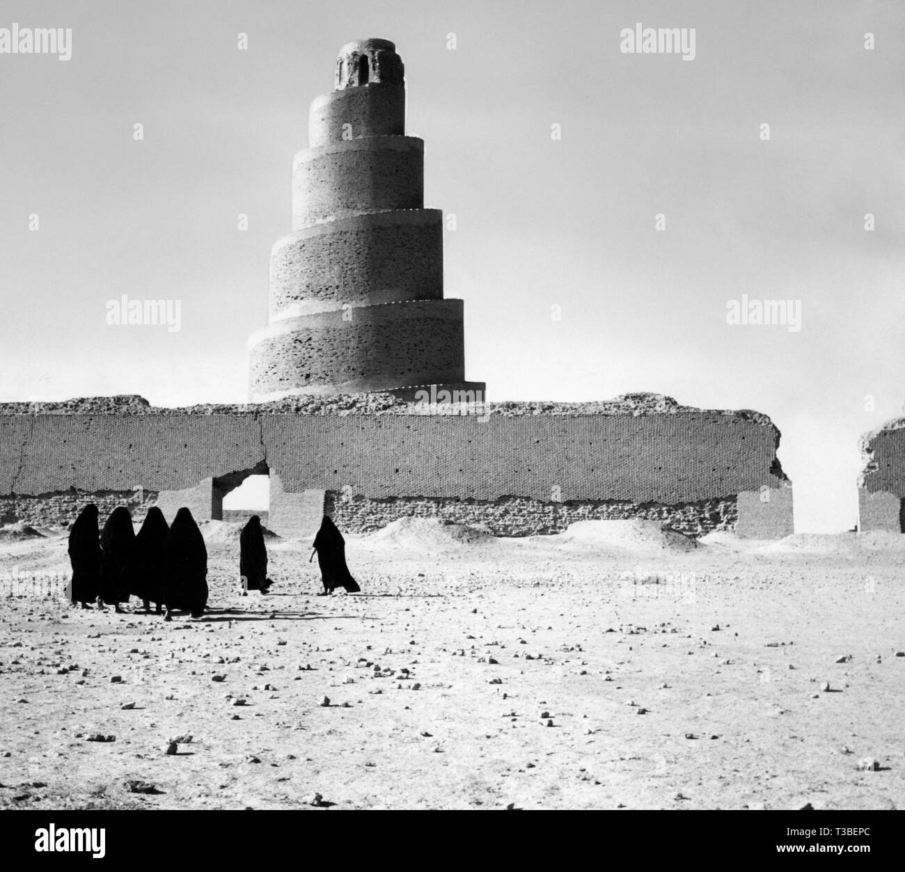 spiral minaret of the Great Mosque of Samarra, Iraq 1959 Stock Photo ...