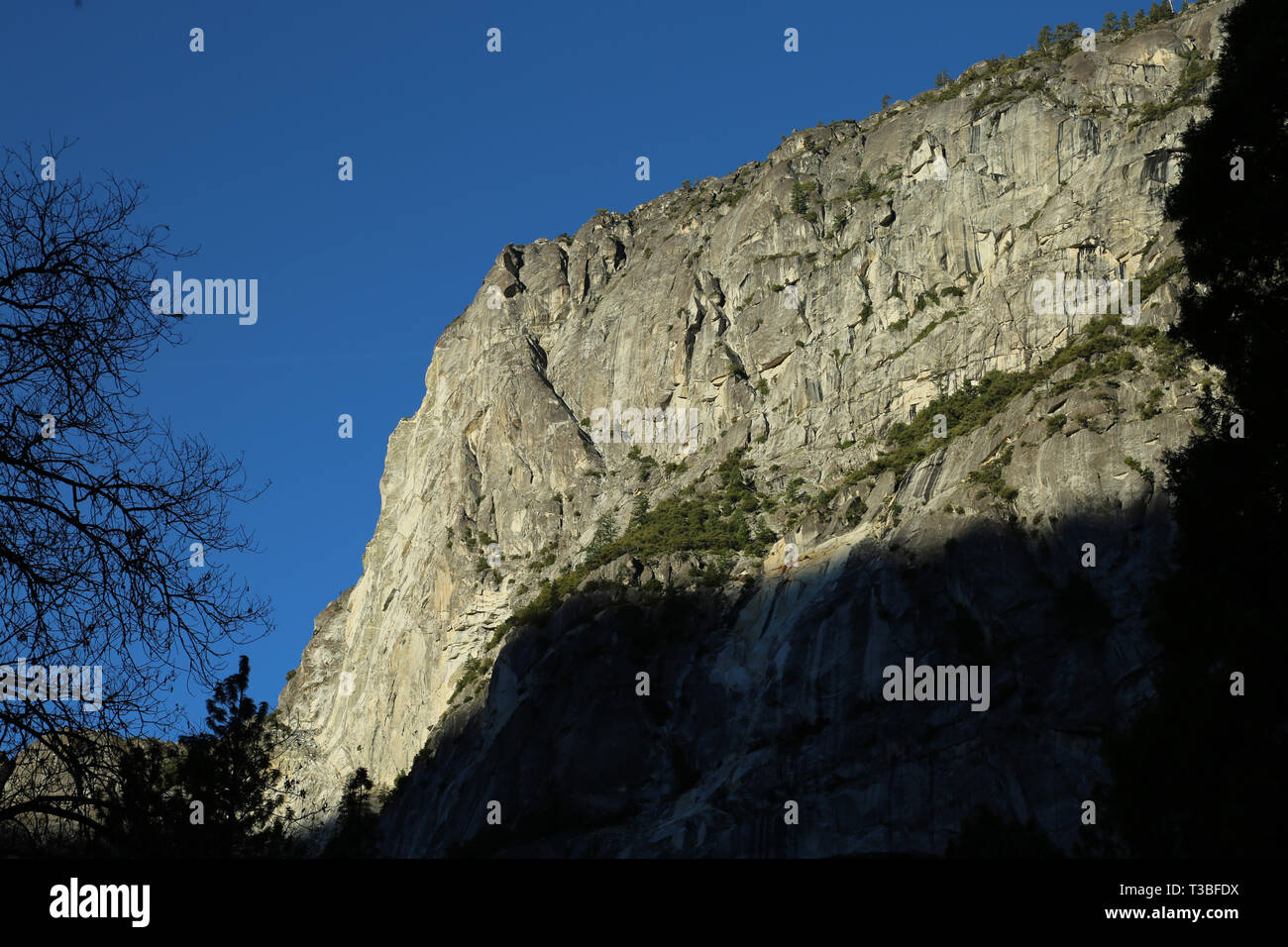 Granite cliffs hi-res stock photography and images - Alamy