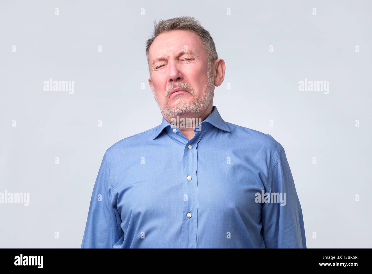 Old man weeping hi-res stock photography and images - Alamy