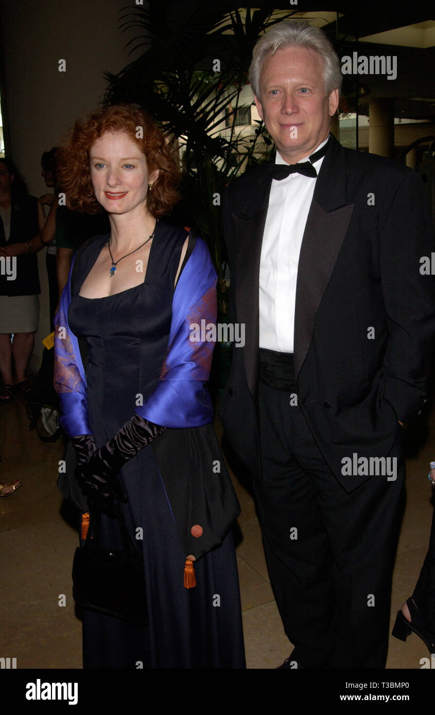 LOS ANGELES, CA. August 06, 2001: Actor BRUCE DAVISON & actress wife ...