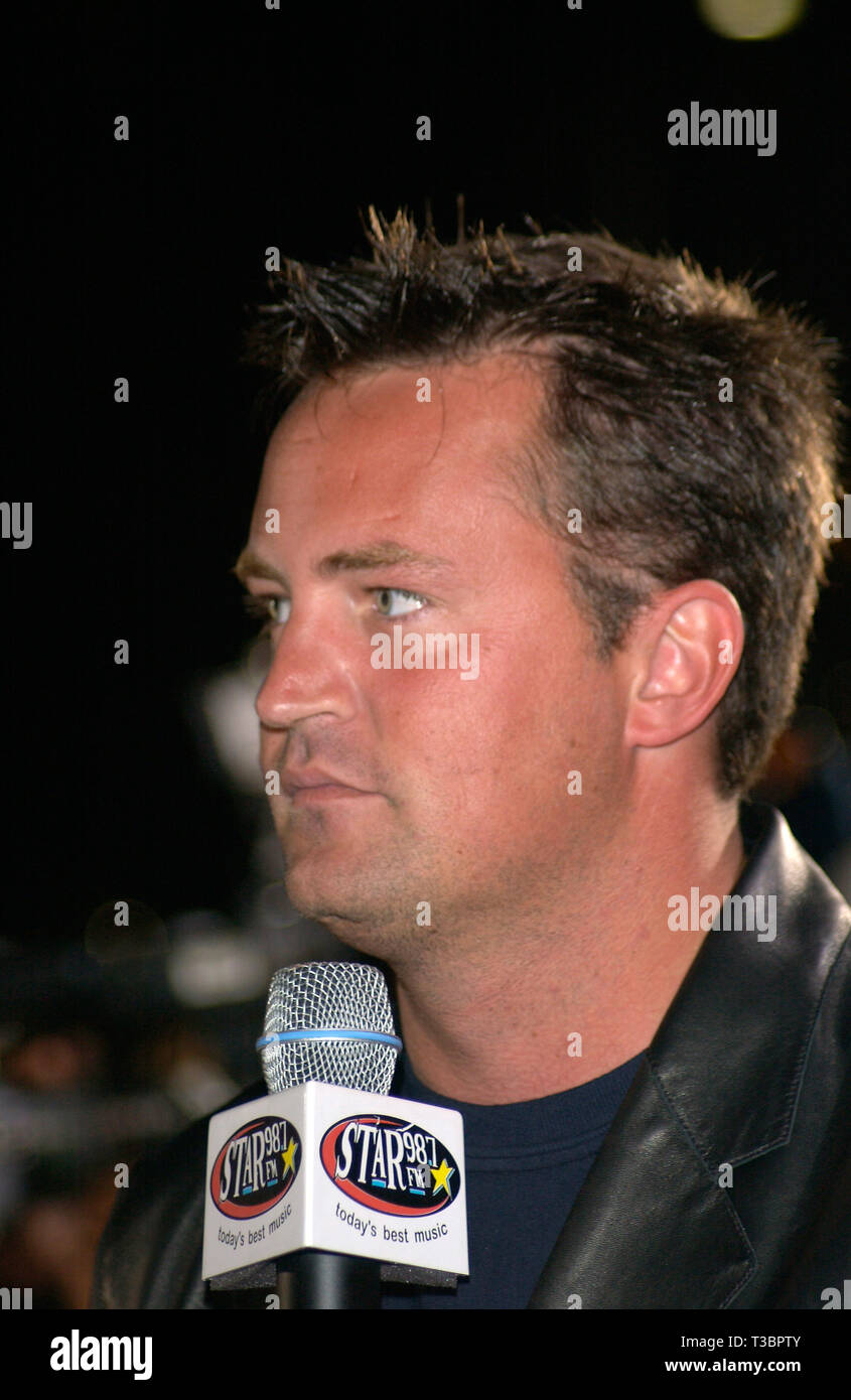 LOS ANGELES, CA. September 04, 2001: Friends star MATTHEW PERRY at the ...
