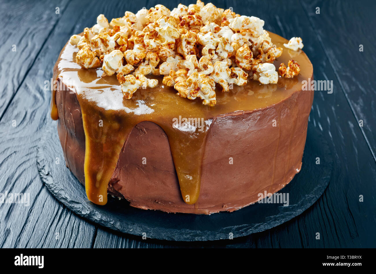 Toffee popcorn hi-res stock photography and images - Alamy