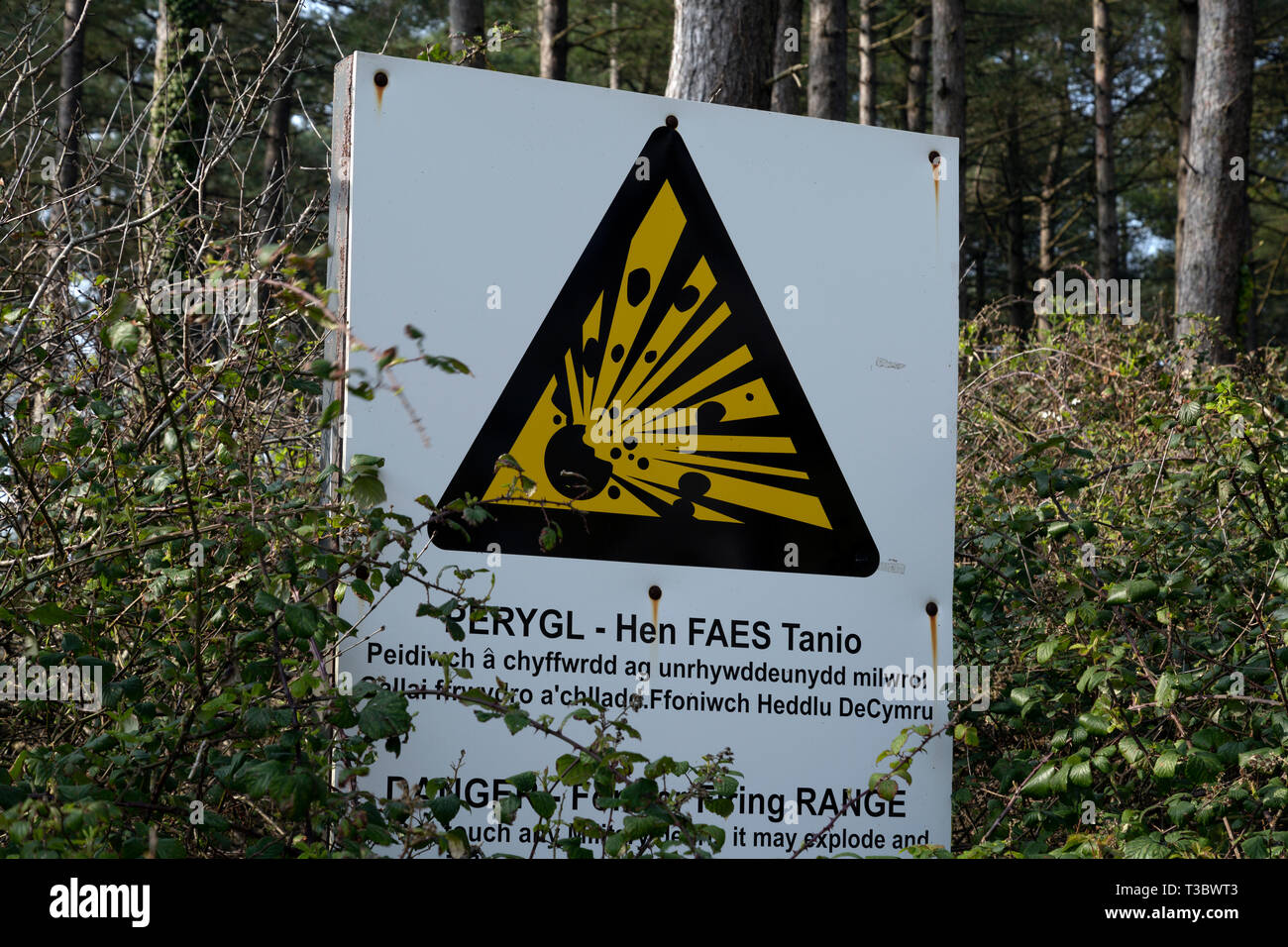 Bilingual sign signage hi-res stock photography and images - Alamy