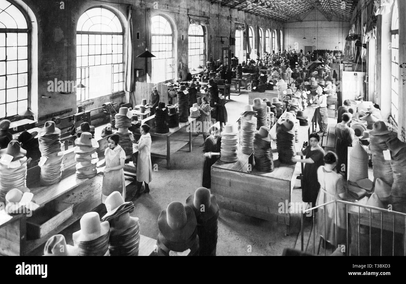 hat factory, 1920-30 Stock Photo - Alamy