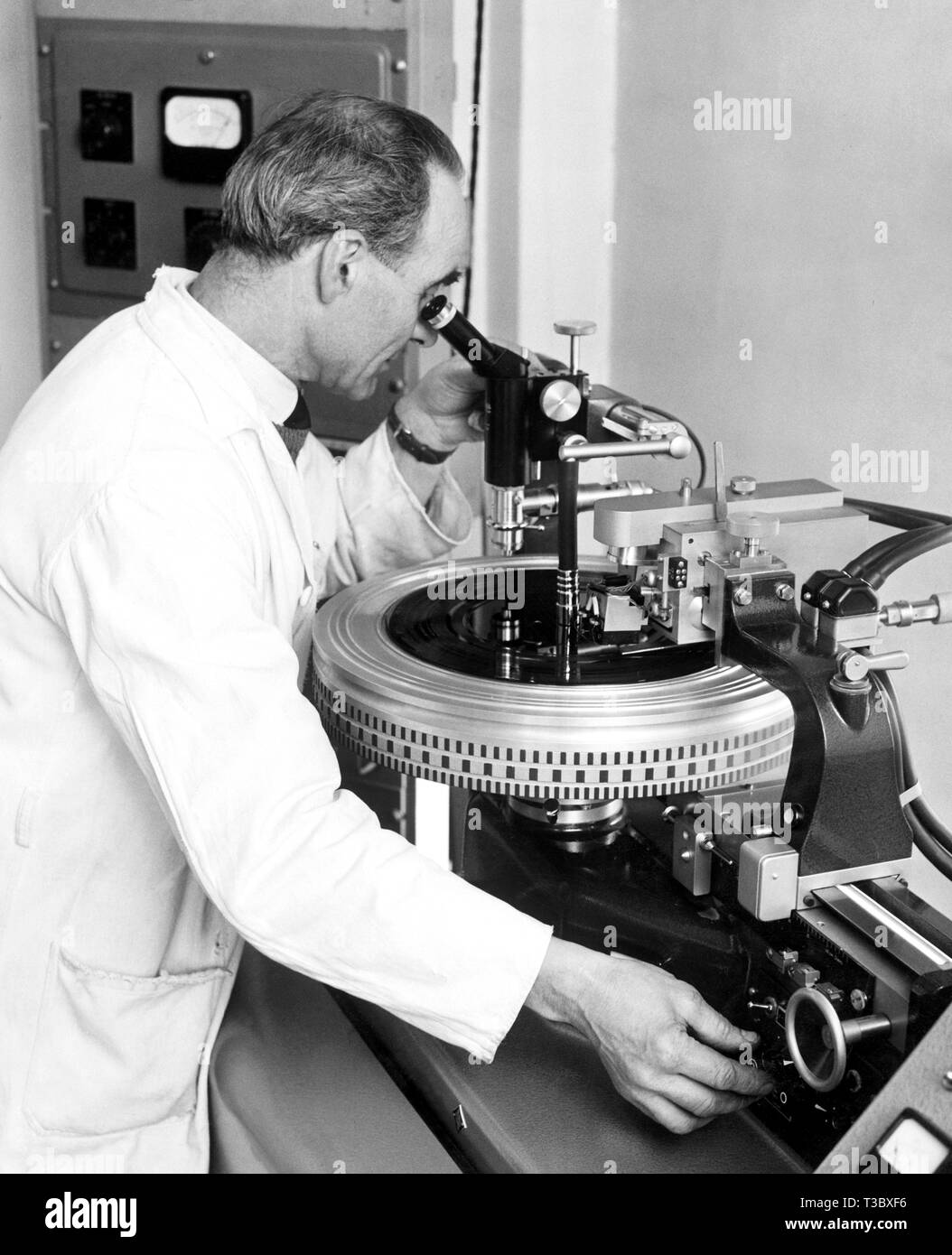 recording of phonograph records, italy 1961 Stock Photo - Alamy