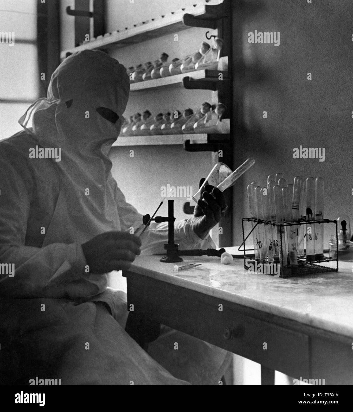 Laboratory archive Black and White Stock Photos & Images - Alamy