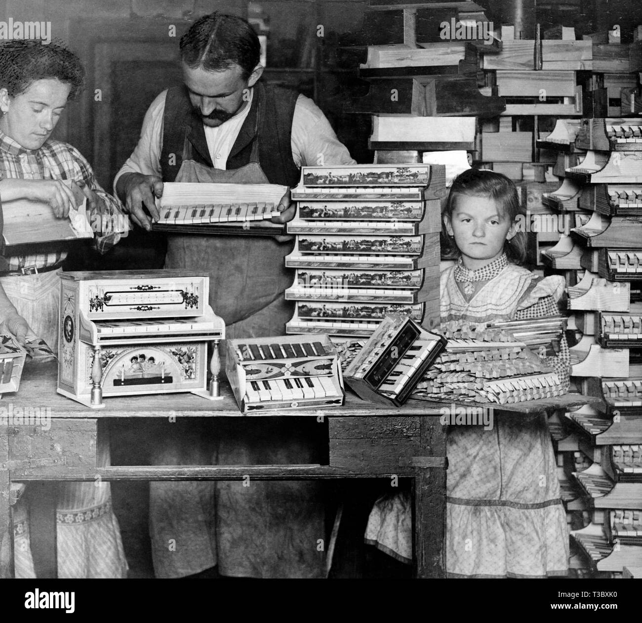 1900 toys hi-res stock photography and images - Alamy