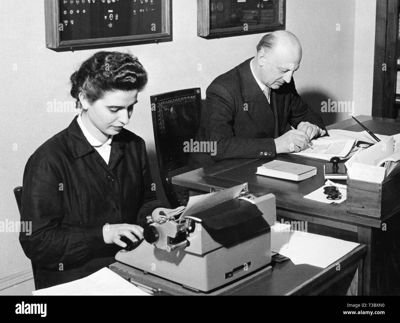 Secretary office 20th hi-res stock photography and images - Alamy