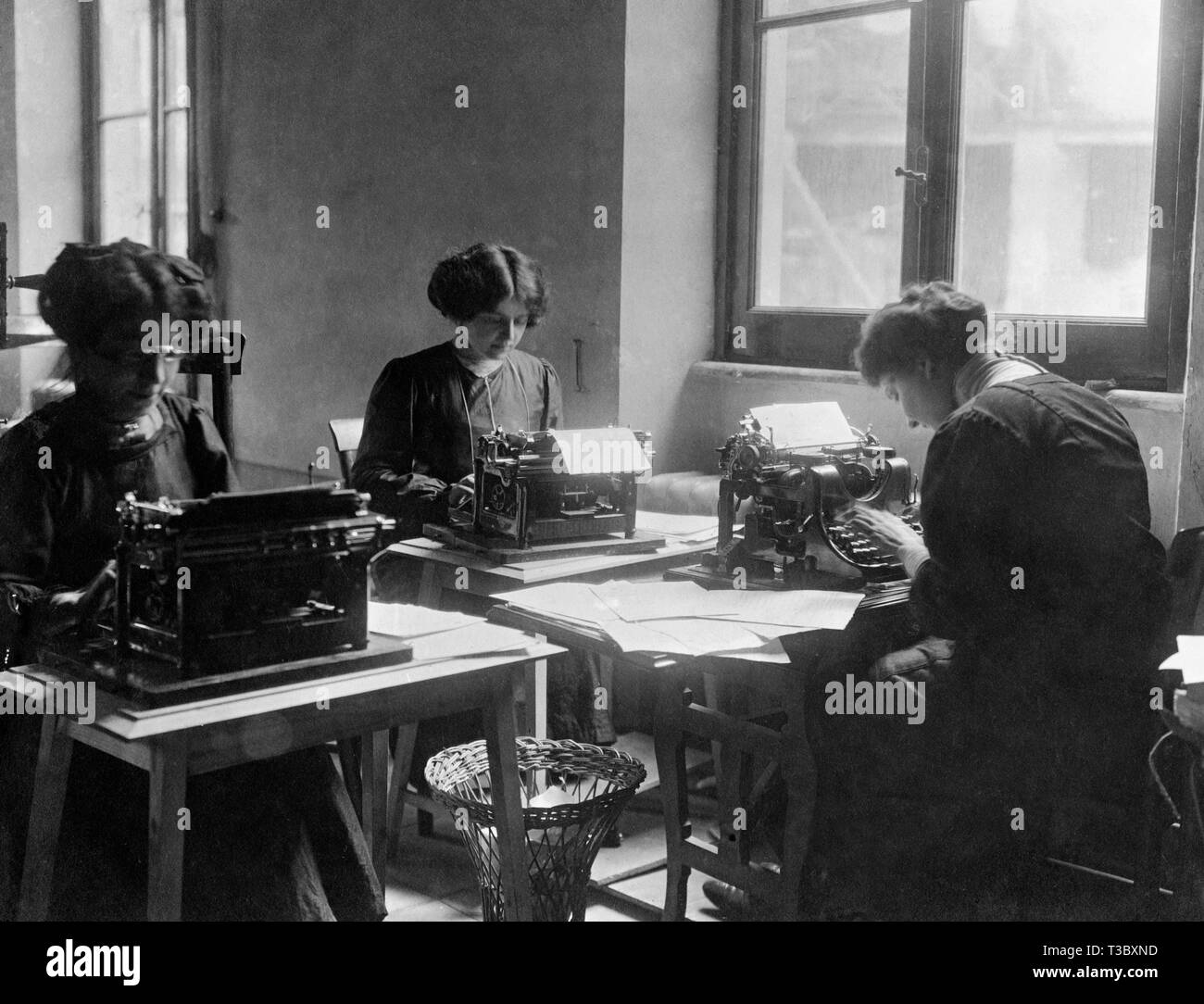 Typists Stock Photos & Typists Stock Images - Alamy