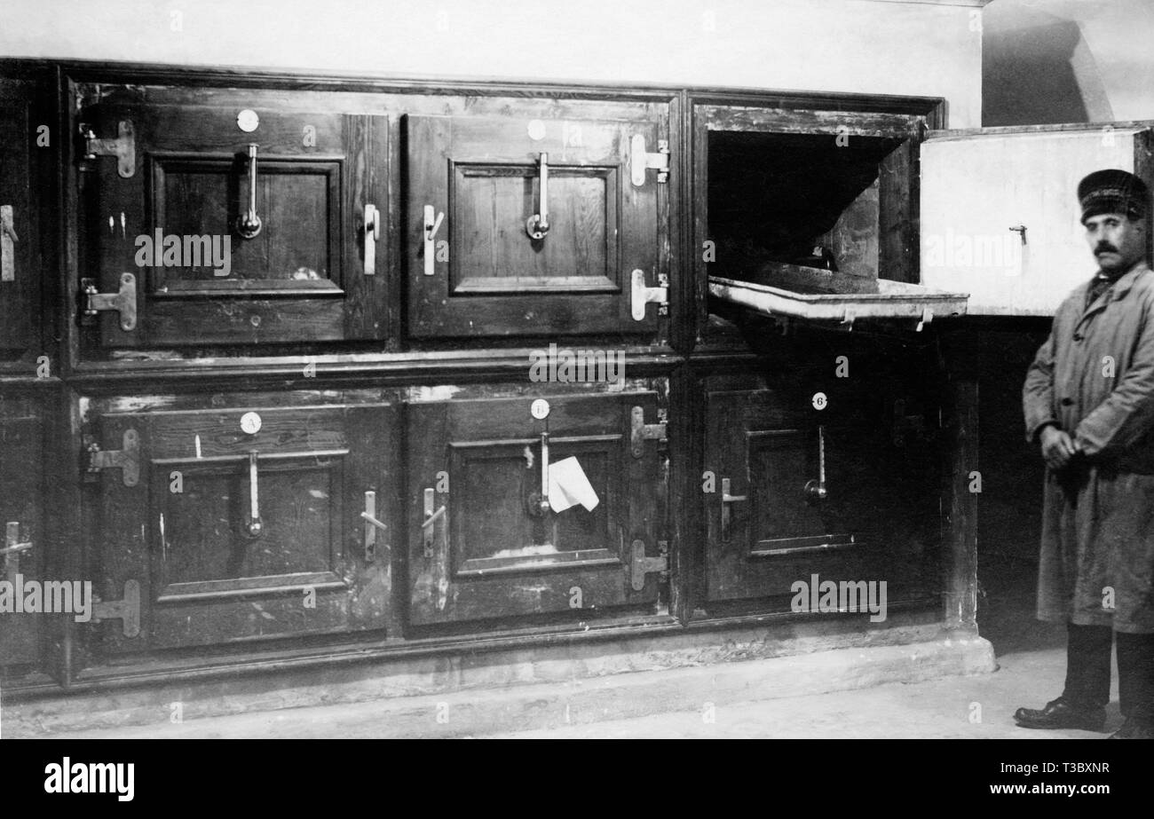 Mortuary 1930 hi-res stock photography and images - Alamy
