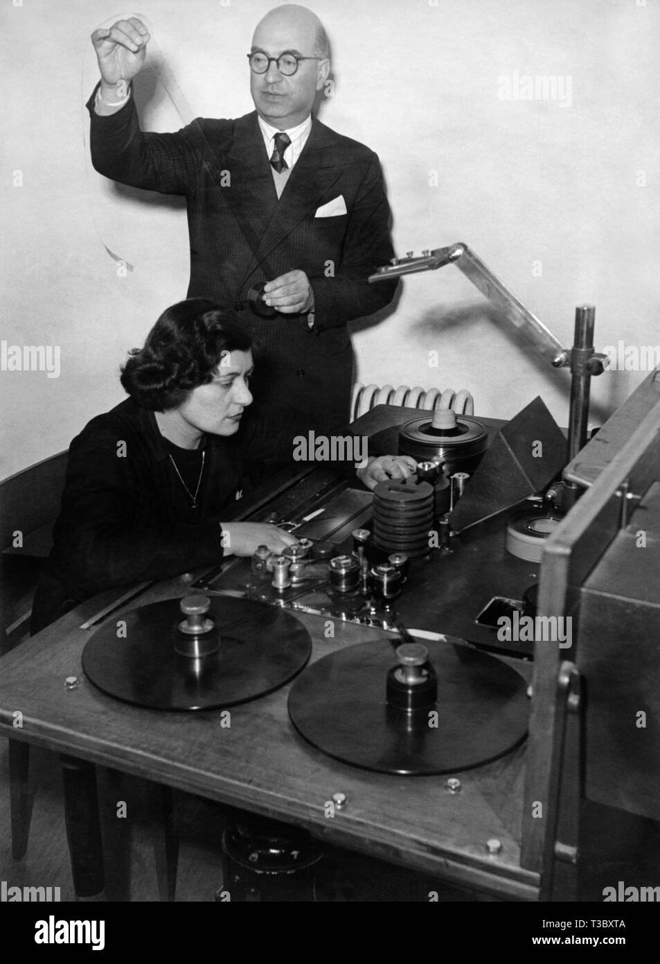 Moviola hi-res stock photography and images - Alamy