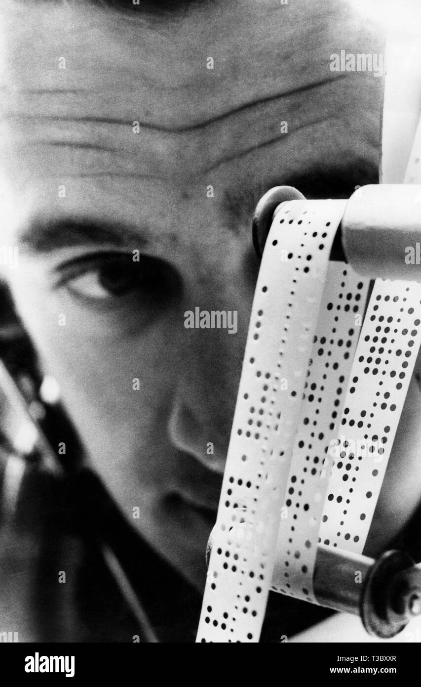 Punch cards hi-res stock photography and images - Alamy
