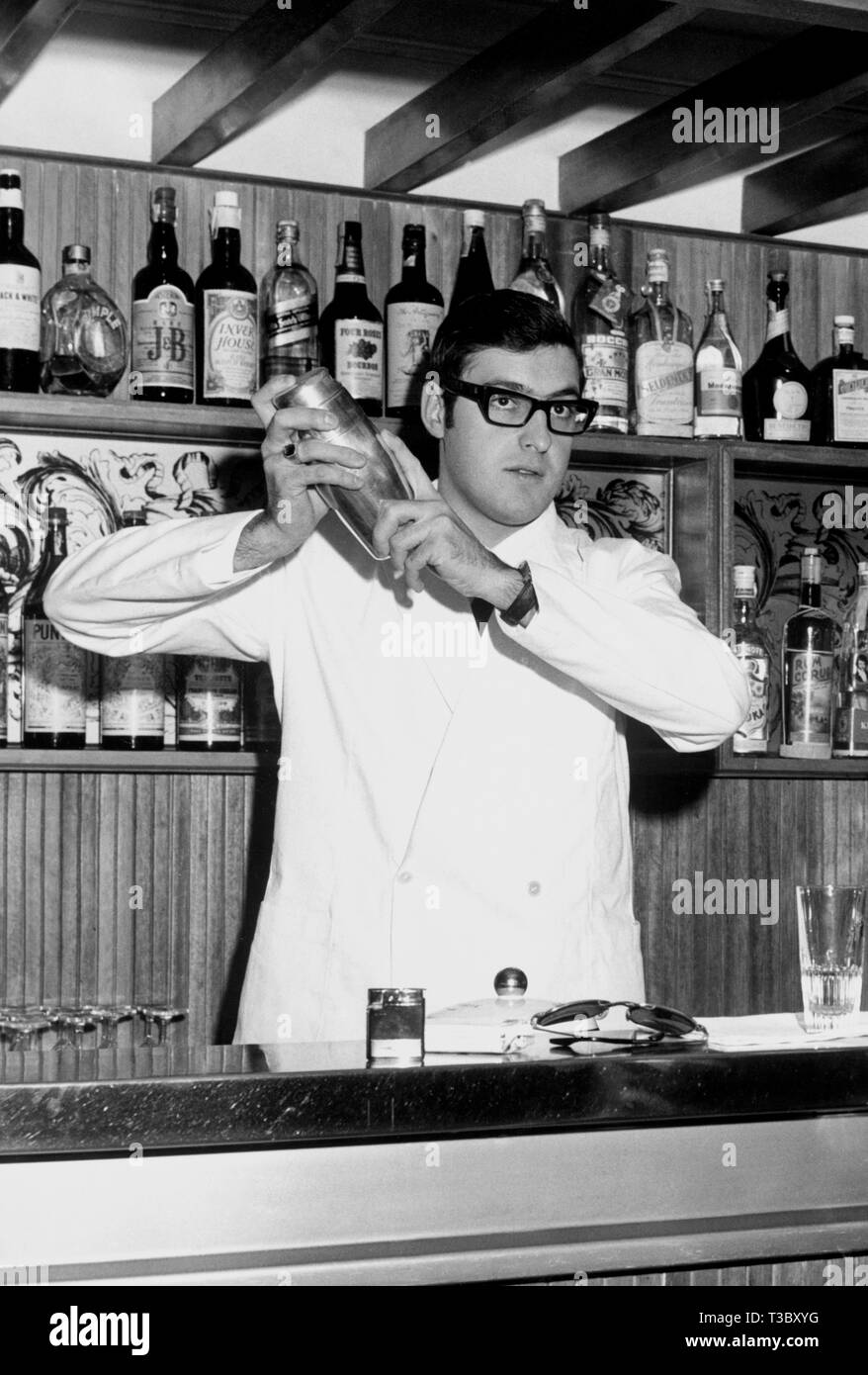 Barman Black and White Stock Photos & Images - Alamy