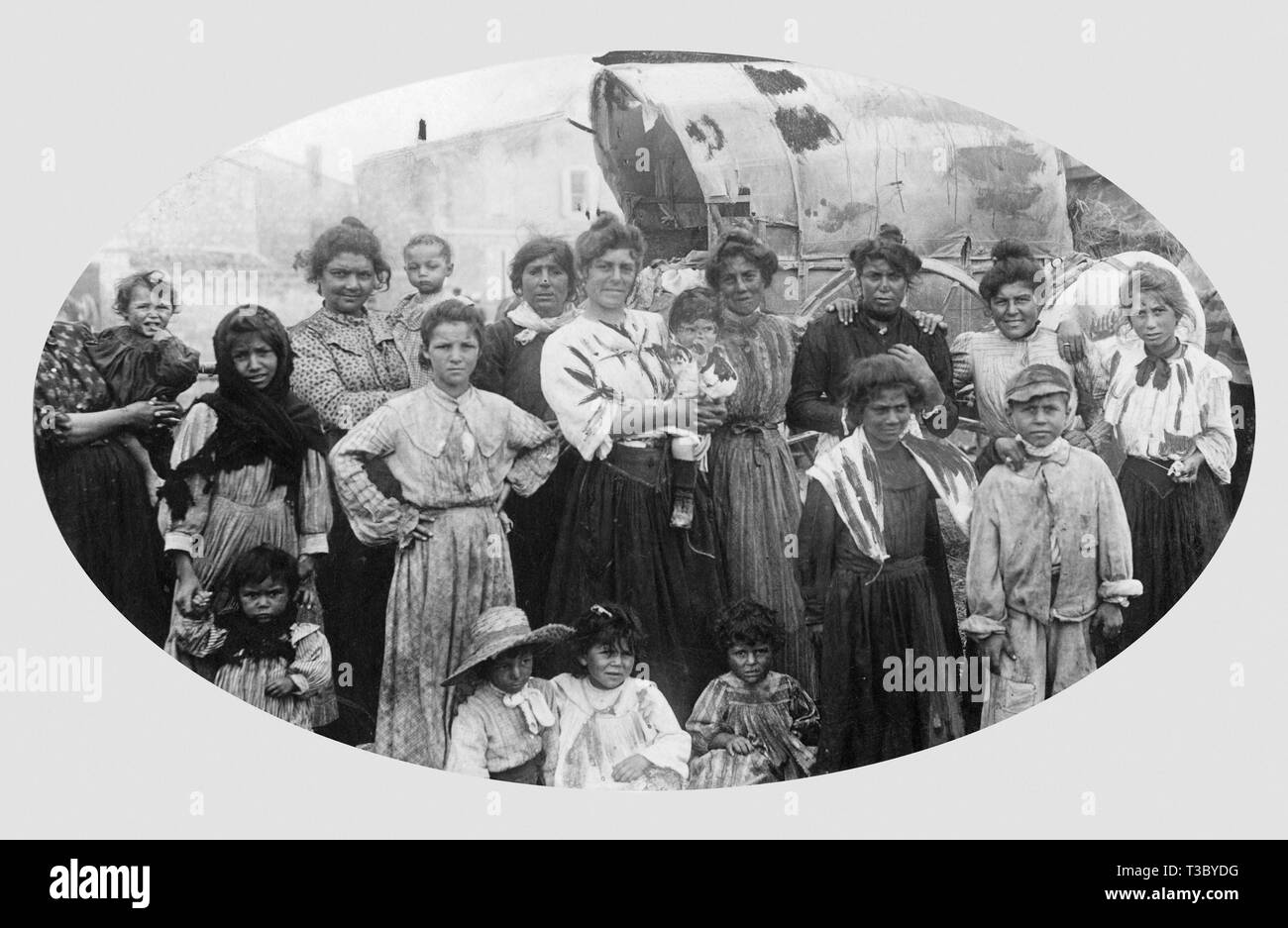 Ethnic gipsies hi-res stock photography and images - Alamy