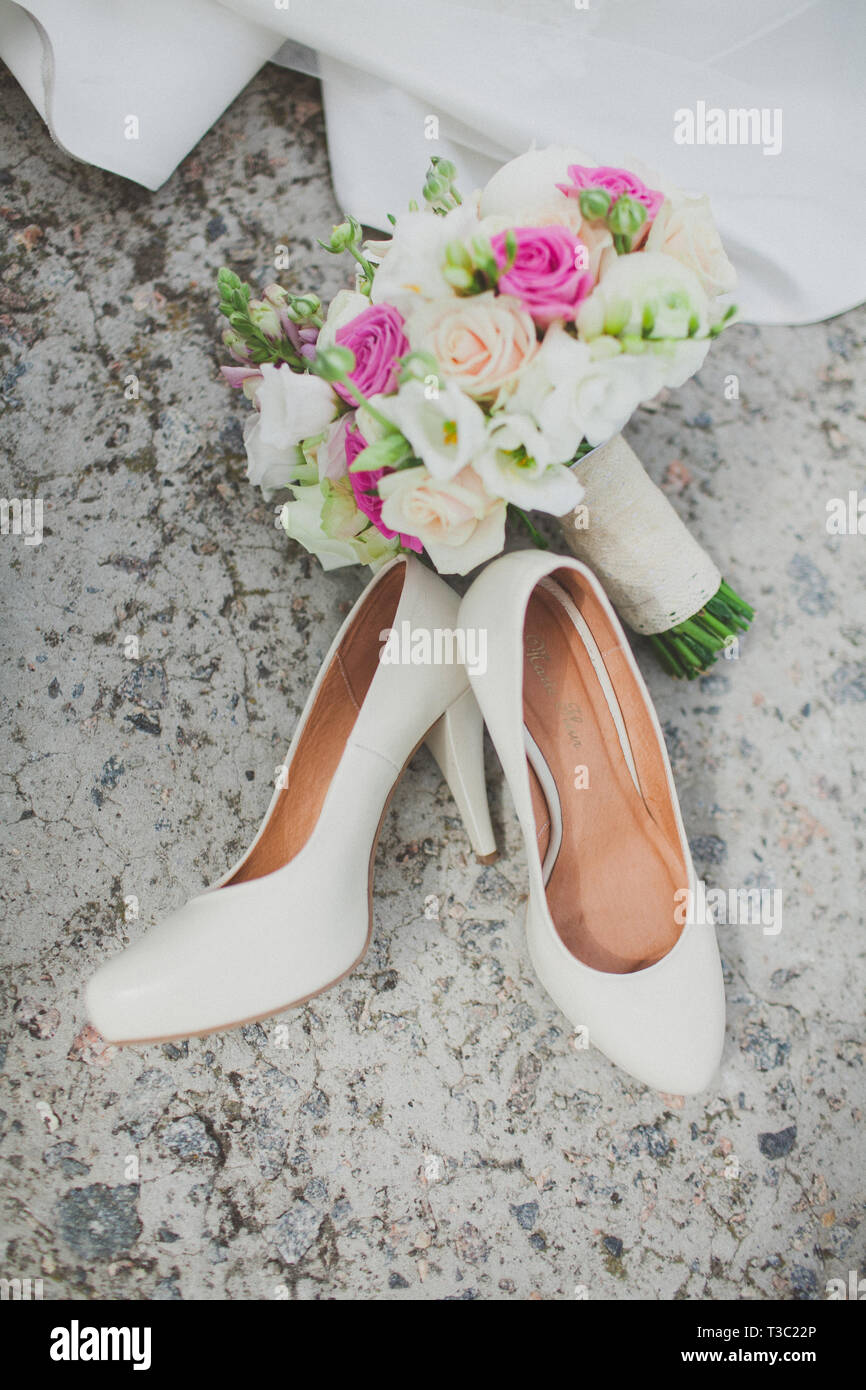 Bridal wedding shoes hi-res stock photography and images - Alamy