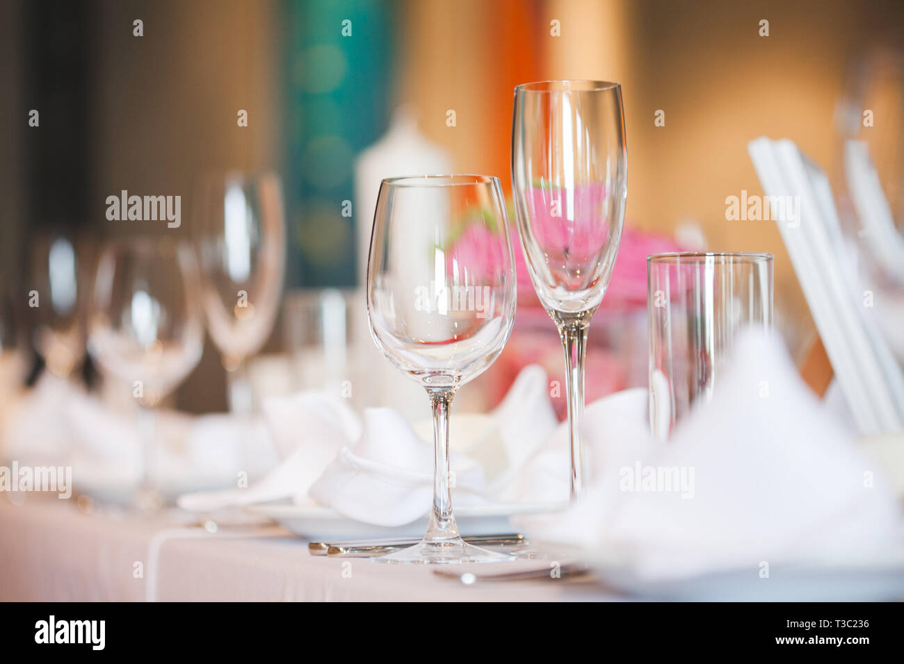 Beautiful tables hi-res stock photography and images - Alamy
