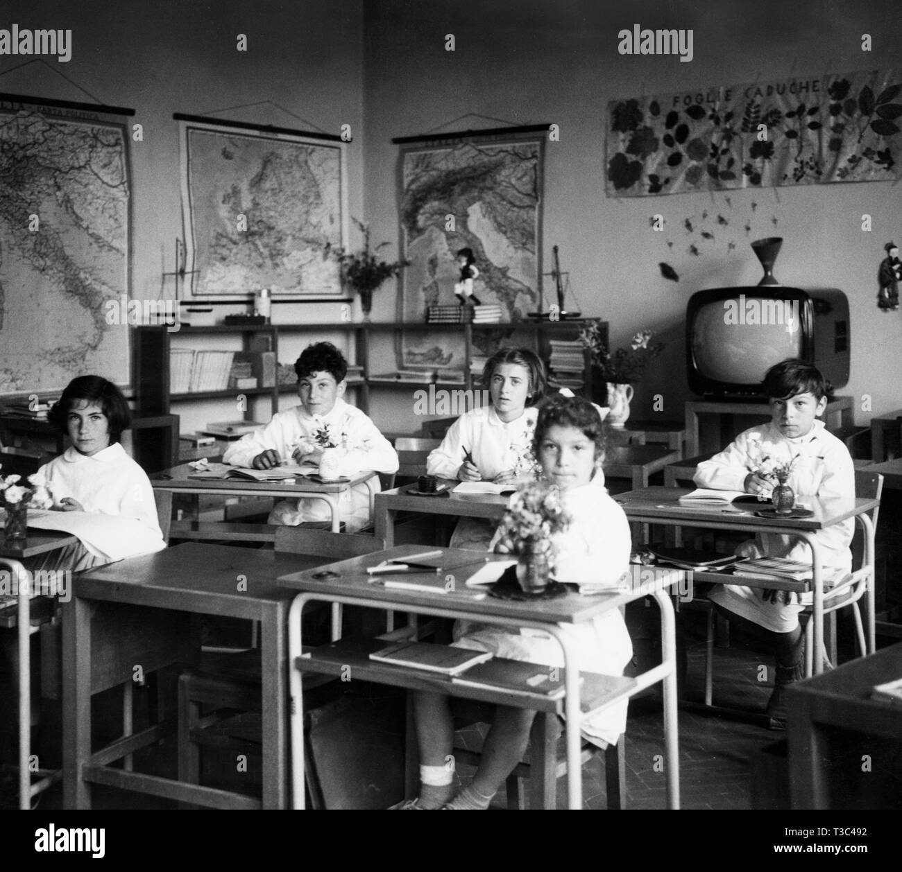 Historical image of primary school hi-res stock photography and images ...