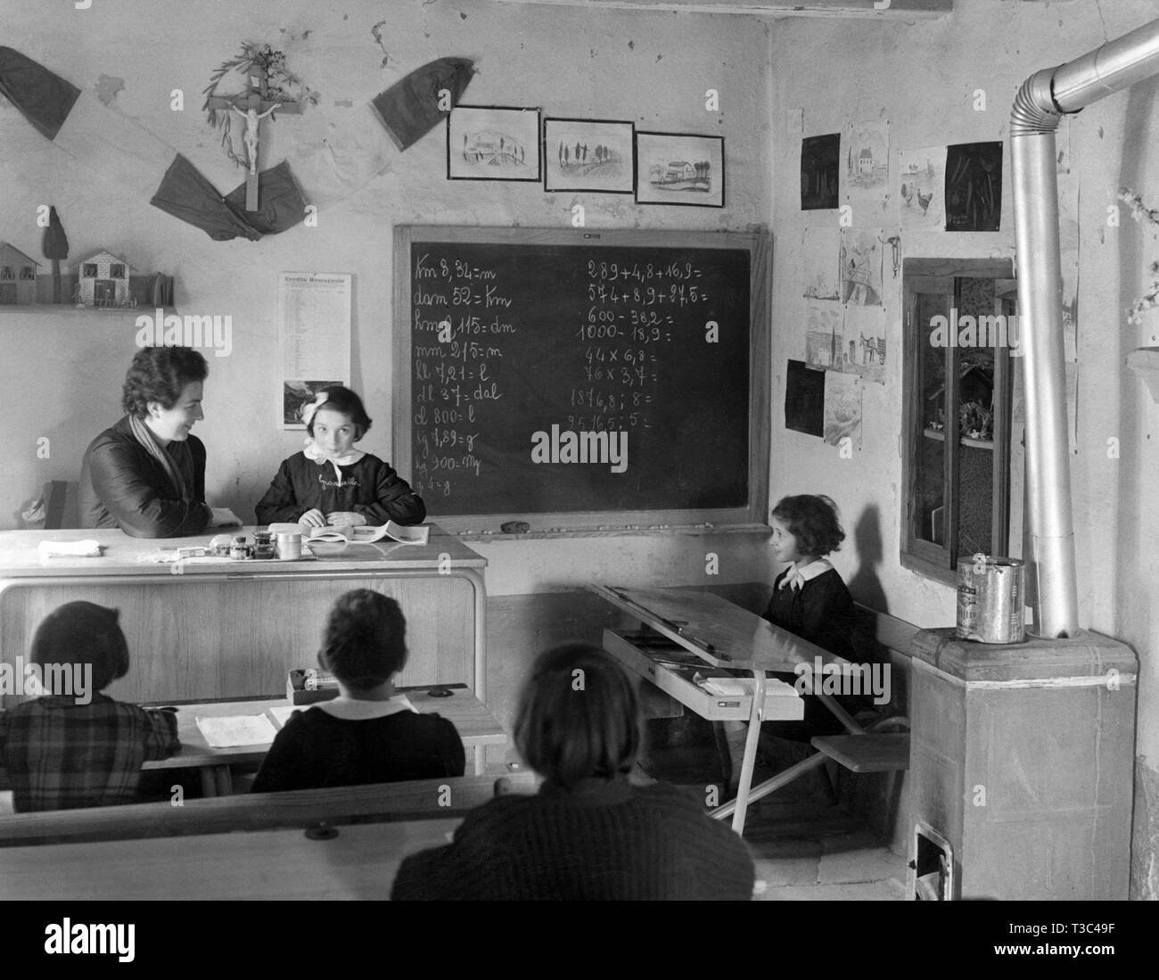 Historical image of primary school hi-res stock photography and images ...