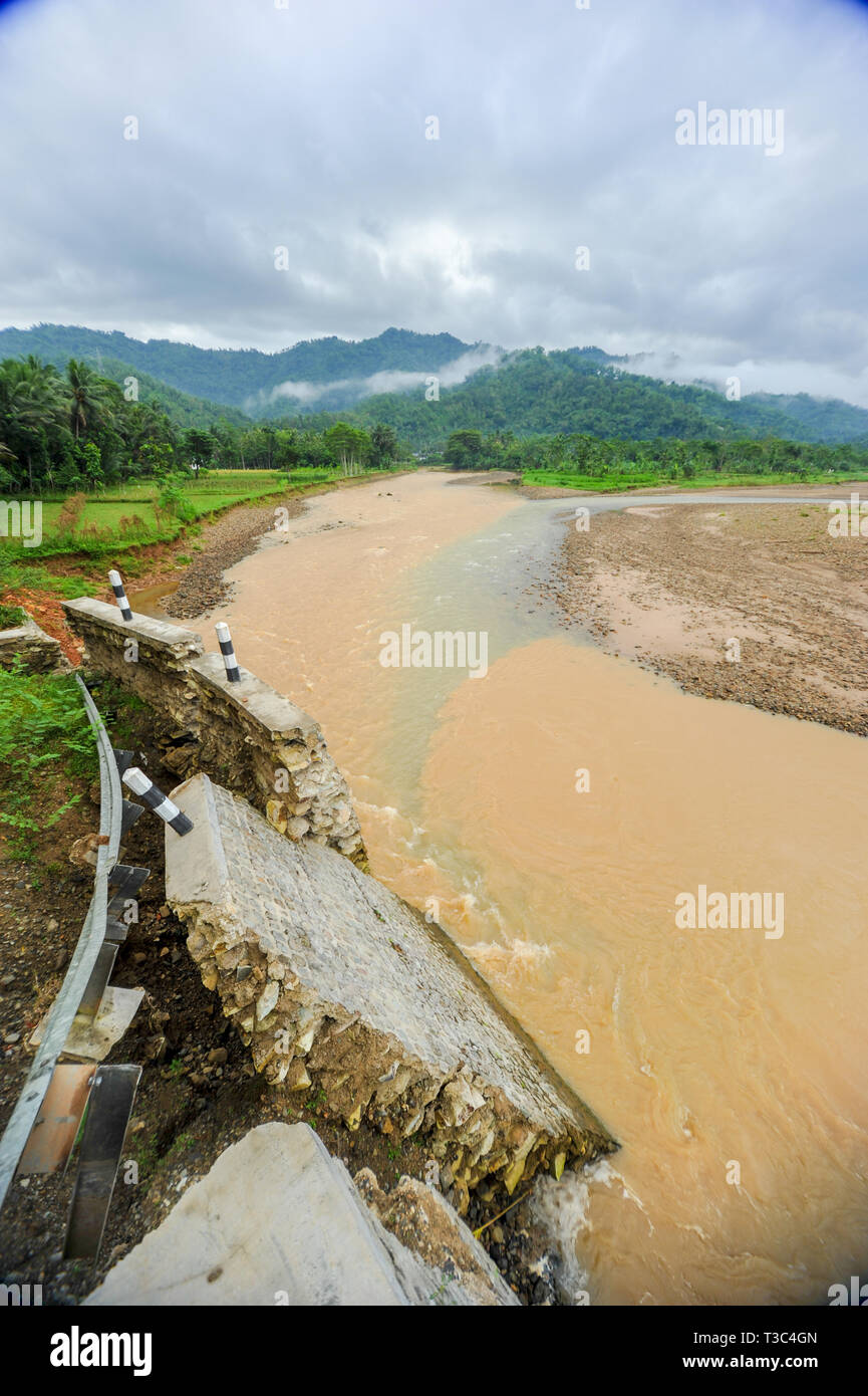 Broken dam hi-res stock photography and images - Alamy