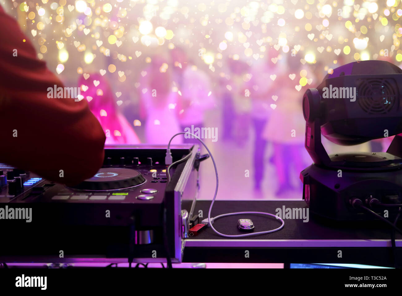 Dancing couples during party or wedding celebration Stock Photo - Alamy