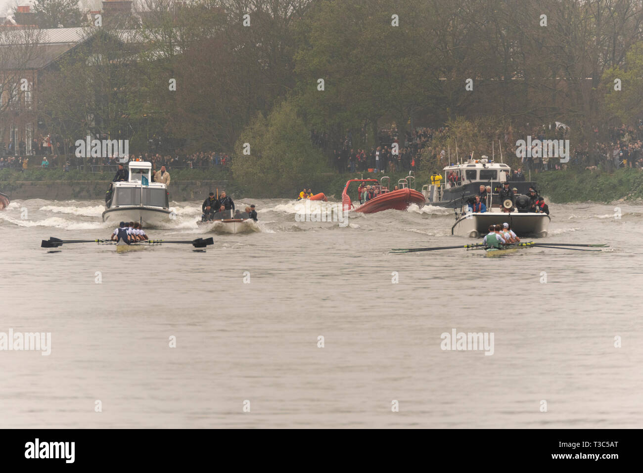Oxford cambridge boat race finish line hi-res stock photography and ...