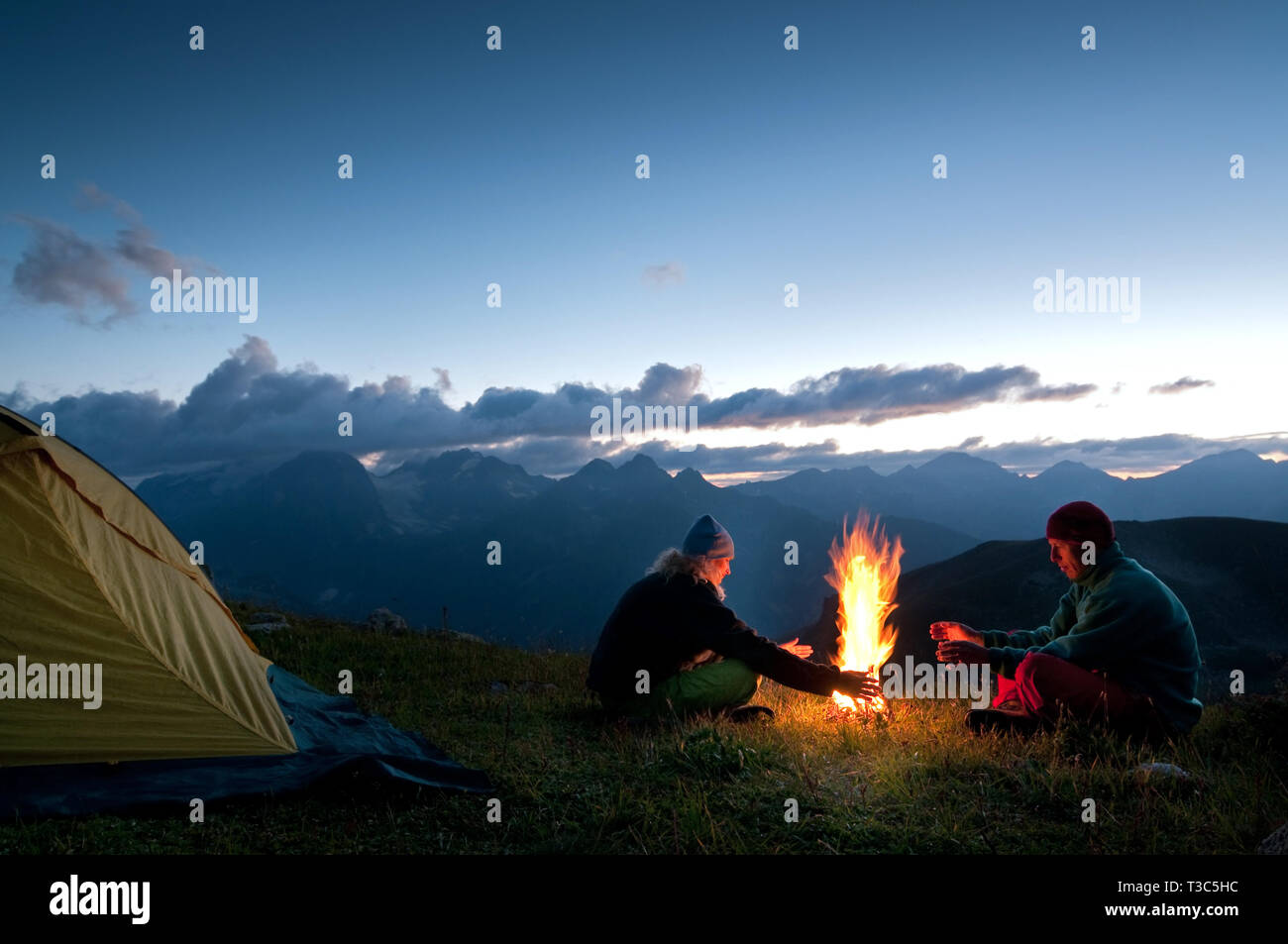 Bonfire night family hi-res stock photography and images - Alamy