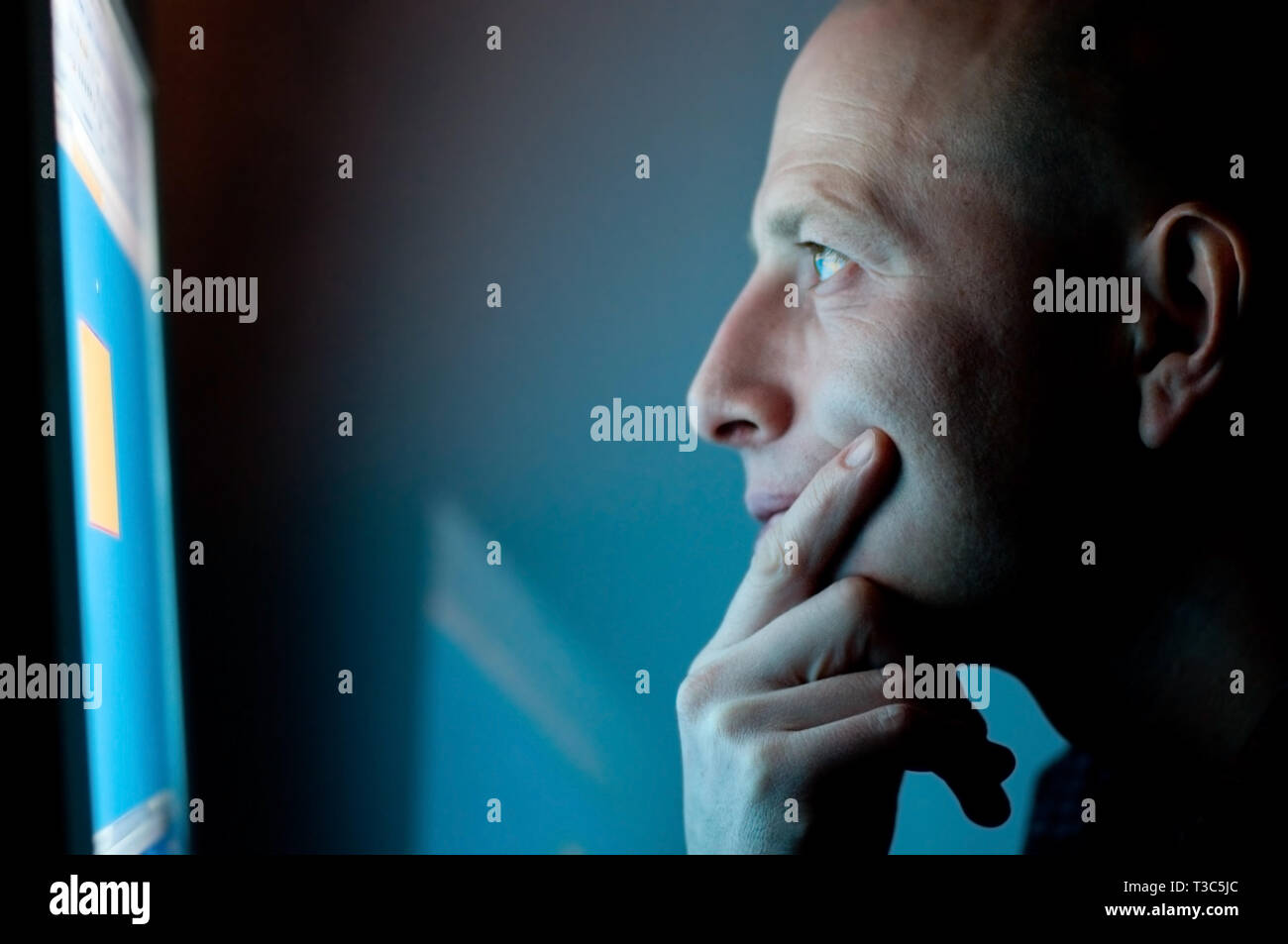 Computer at night not people hi-res stock photography and images - Alamy