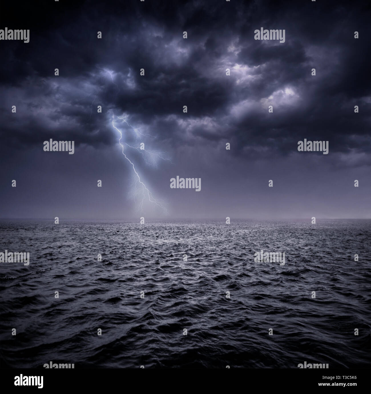 Dark clouds over the ocean hi-res stock photography and images - Alamy