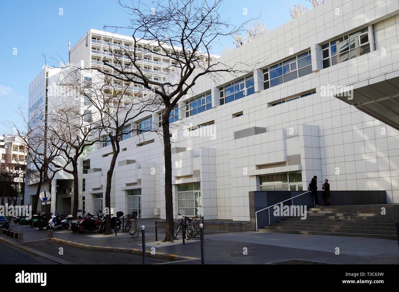 A building by the American architect Richard Meier, for the television ...