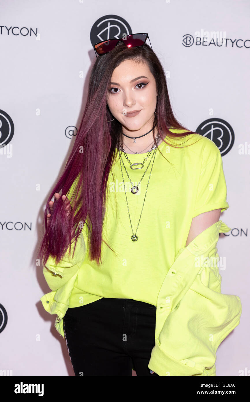 Taylor felt hi-res stock photography and images - Alamy