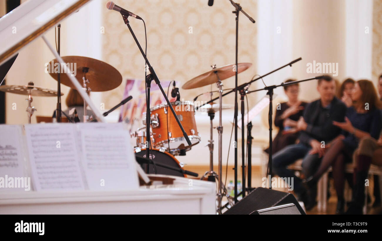 Music Hall Performer High Resolution Stock Photography and Images - Alamy