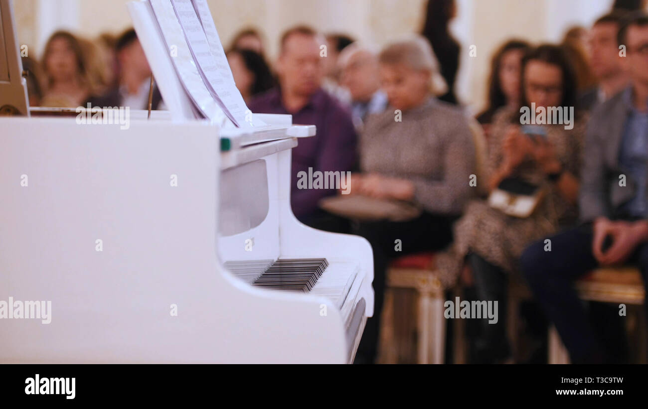 Piano concert and audience hi-res stock photography and images - Alamy